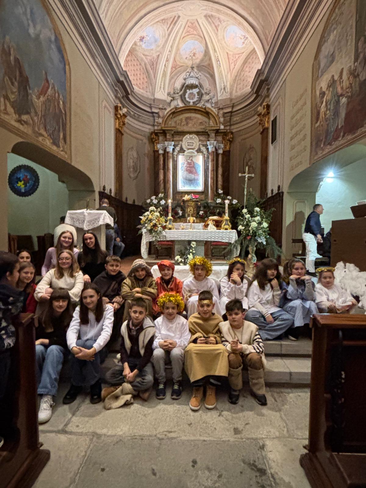 Envie I bambini fanno rivivere la magia della natività - Recita per la ...