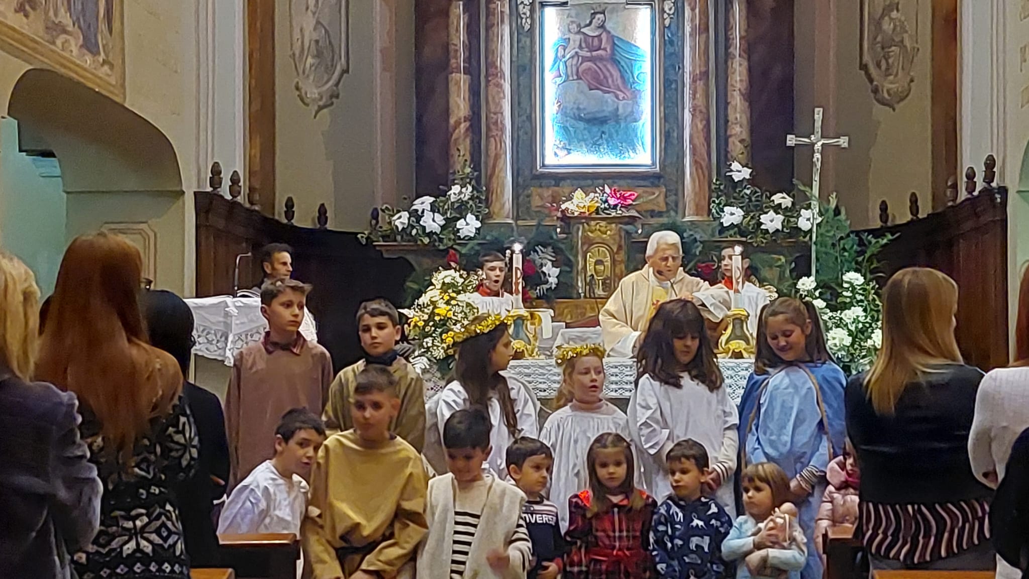 Envie I bambini fanno rivivere la magia della natività - Recita per la ...